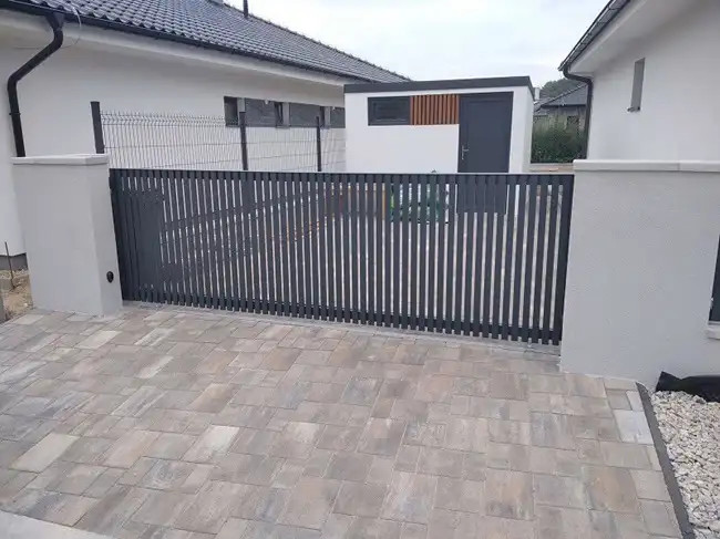 Hliníkové ploty a brány Wien -Moderná elegancia a nepriehľadné ploty